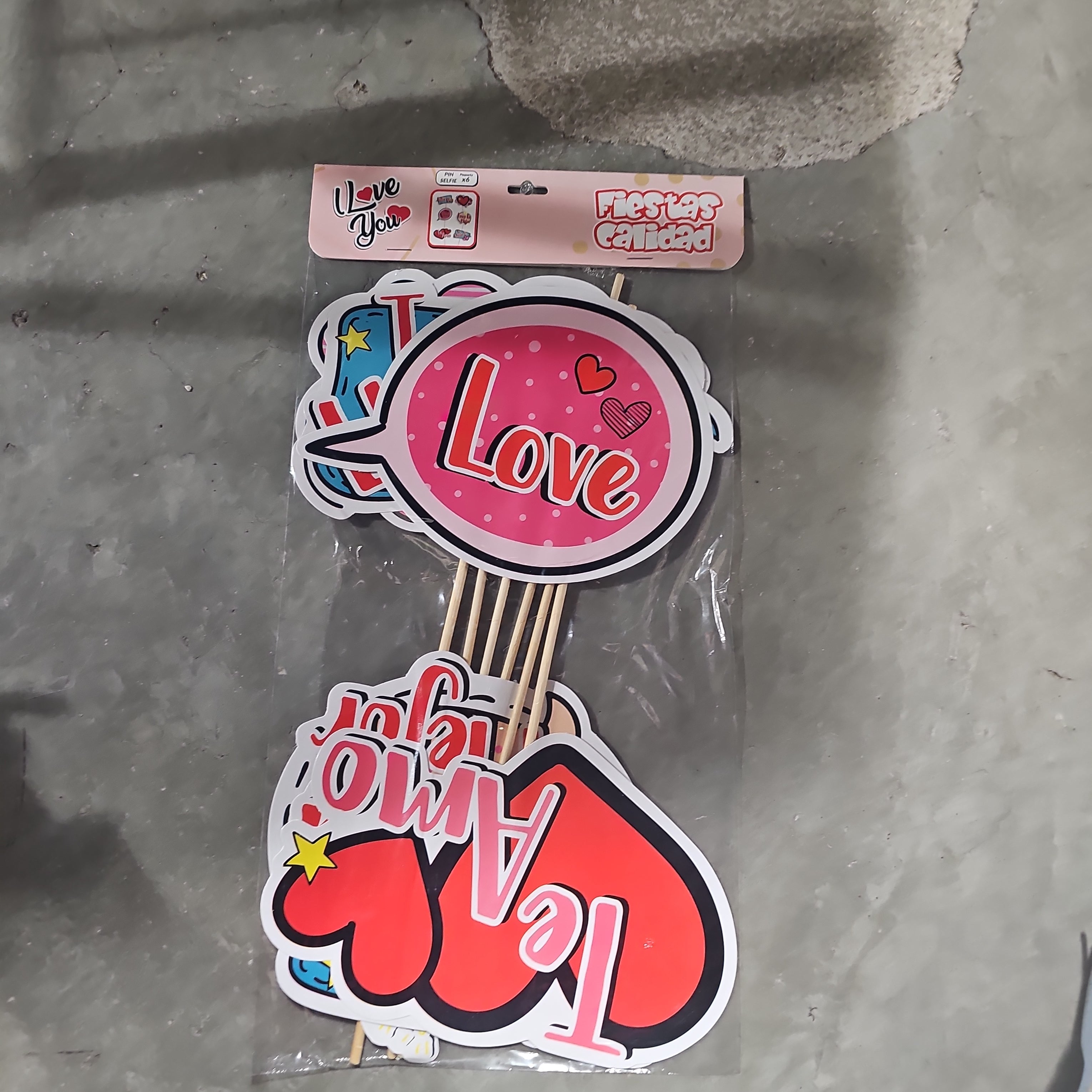 Pin Selfie Love – Fiesta Warehouse